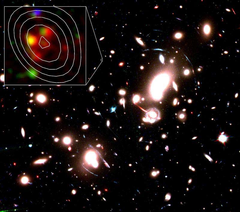Gravitationslinse öffnet Blick auf Uralt-Galaxie - Raum - derStandard ...