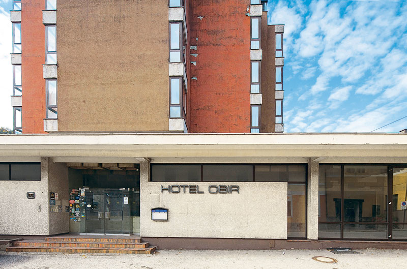 Leerstehendes Hotel in Eisenkappel: Schweben über den Gräben ...