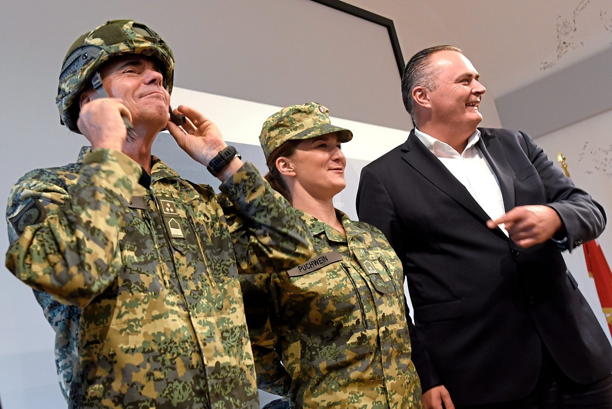 Neue Uniformen: Das Bundesheer trägt nun gescheckt - Heer & Zivildienst ...