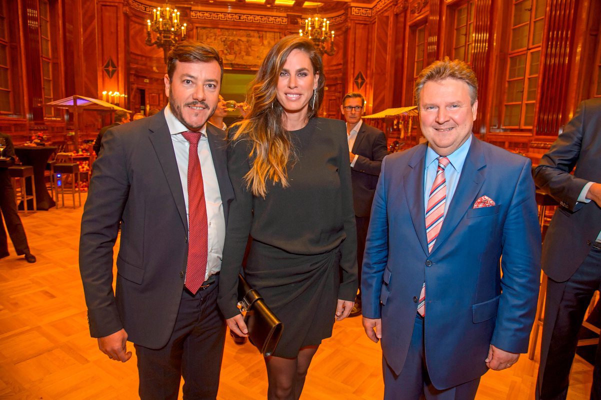 Benkos Netzwerkabend ohne Dichands - Medien - derStandard.at › Etat