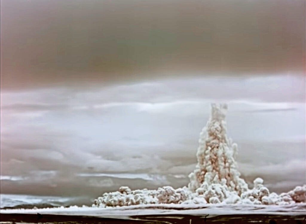 Aufnahmen der stärksten Bombenexplosion aller Zeiten veröffentlicht ...