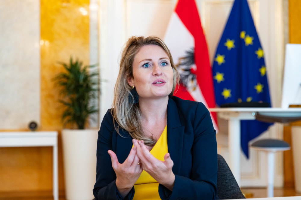 Susanne Raab: "Integration passiert nicht, nur weil wir alle tolerant ...